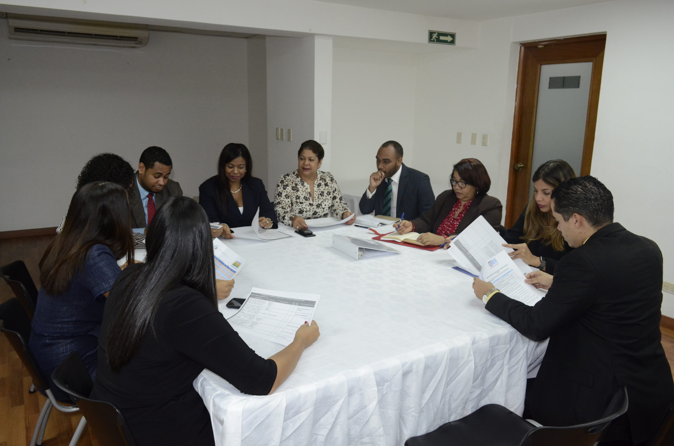 Comisión de Defensa Comercial trabaja para implementar las Normas ...